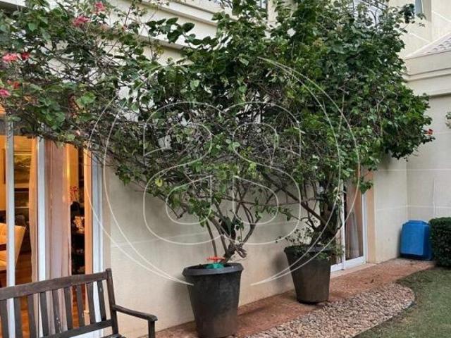 Casa à Venda em Moema, 1000m² área total, 5 suítes Pomar Privativo e Aquecimento Solar