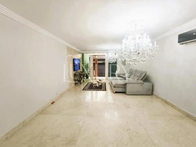 Casa à venda em Moema, 303 m², 3 quartos sendo 1 suíte, 5 vagas
