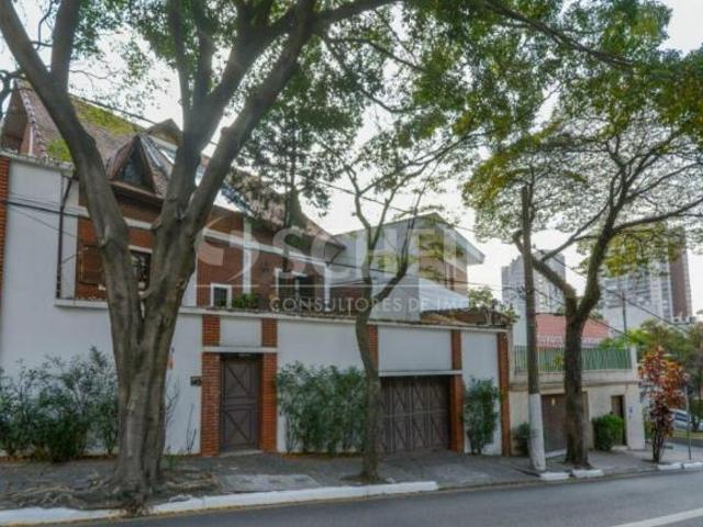Casa á Venda em Moema 362m² 4 Dormitórios 1 Suíte 3 banheiros 5 Vagas
