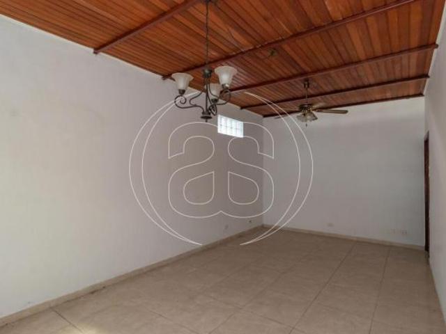 CASA À VENDA EM MOEMA 400m² DE ARÉA TOTAL