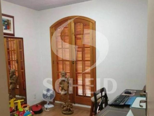 Casa á Venda em Moema com 145m², 2 vagas de garagem