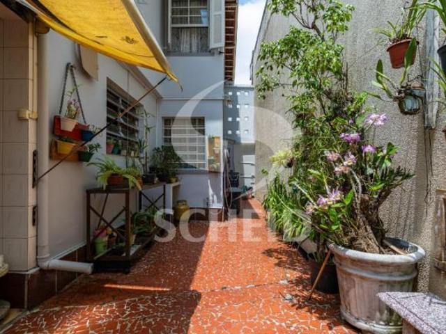 Casa á Venda em Moema com 100m², 3 quartos sendo 1 suíte, 2 vagas