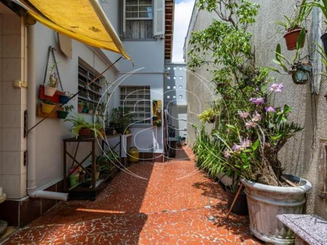 CASA À VENDA EM MOEMA COM 100m², 3 QUARTOS SENDO 1 SUÍTE e 2 VAGAS DE GARAGEM