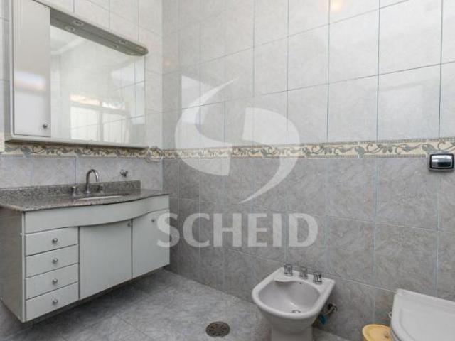 Casa á Venda em Moema com 332m², 4 quartos sendo 2 suítes, 6 vagas