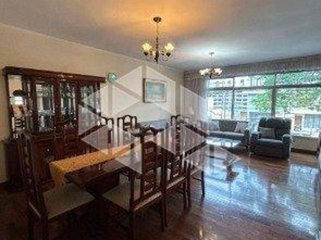 Casa à venda em Moema com 4 Quartos 1 Suite e 4 Banheiros