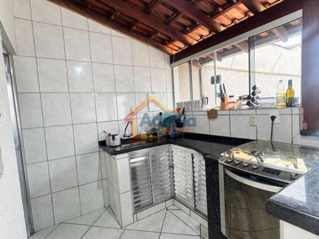 CASA À VENDA EM MOGI GUAÇU COM 2 DORMITÓRIOS, SUÍTE, AMPLA GARAGEM, COZINHA INTERNA E EXTERNA