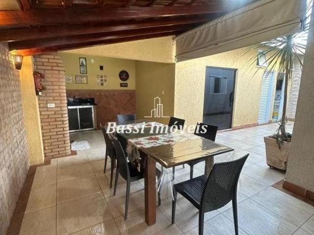 Casa à venda em Mogi Guaçu SP, no Jd. Igaçaba, com 2 quartos, 1 suíte, 1 sala, 3 banheiros, 3 vagas