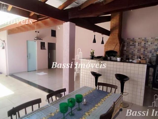 Casa à venda em Mogi Mirim SP, 3 quartos, 1 suíte, 2 salas, 2 banheiros, 2 vagas, 160m² Loteamento