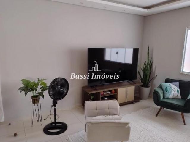 Casa à venda em Mogi Mirim SP, 3 quartos, 1 suíte, 2 salas, 2 banheiros, 2 vagas de garagem, 220m²