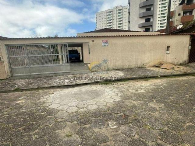 Casa à venda em Mongaguá: 3 dormitórios, 2 suítes, 331m²