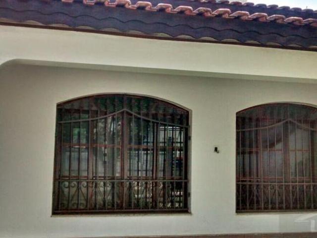 CASA À VENDA EM MONGAGUÁ 30 METROS DA PRAIA