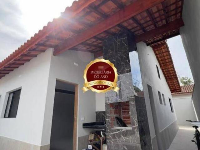 Casa à Venda em Mongaguá com Piscina e Churrasqueira | 2 Dormitórios Sendo 1 Suíte | Financiamento B