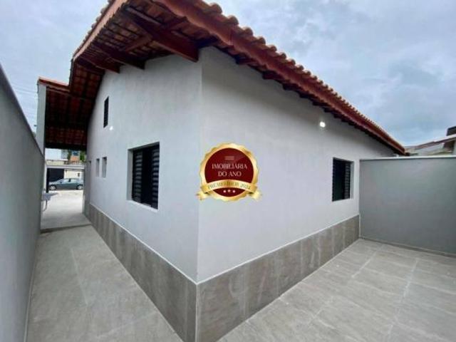 Casa à Venda em Mongaguá com Piscina e Churrasqueira | 2 Quartoss Sendo 1 Suíte | Financiamento Banc