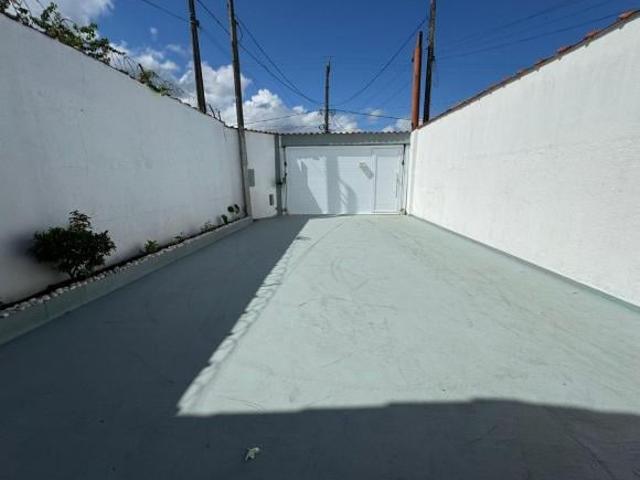 Casa à venda em Mongaguá – com quintal amplo! Excelente oportunidade!