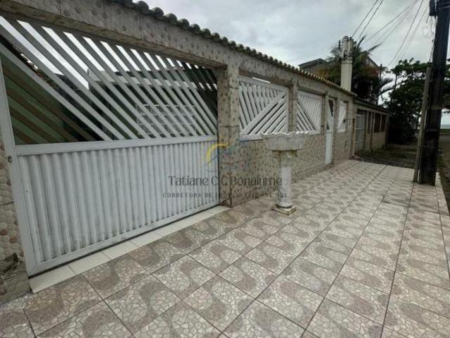 Casa à Venda em Mongaguá,a 50 metros da Praia, 3 Dorms, 2 Suítes