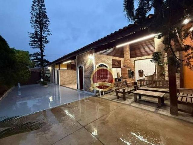 Casa à venda em Mongaguá no Balneário Flórida Mirim, 3 dormitórios, área gourmet, amplo terreno e 40