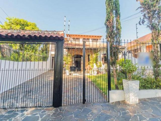 Casa à venda em Morro Santana com 240 m², 3 quartos, 6 vagas