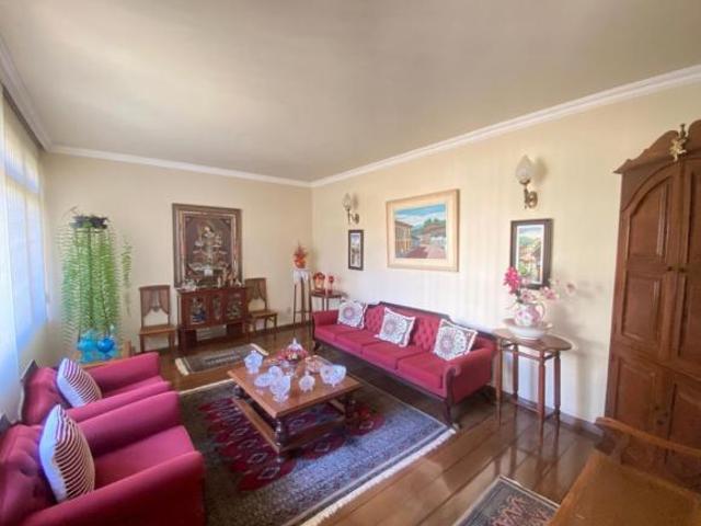 Casa à venda em Mangabeiras