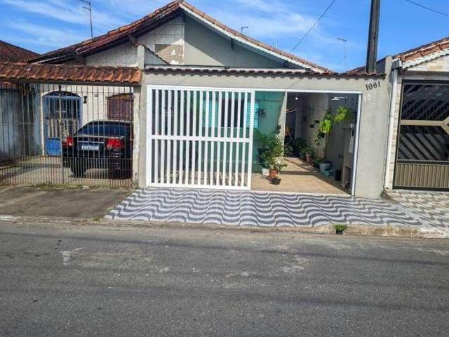 Casa à Venda em Maracanã, Praia Grande SP