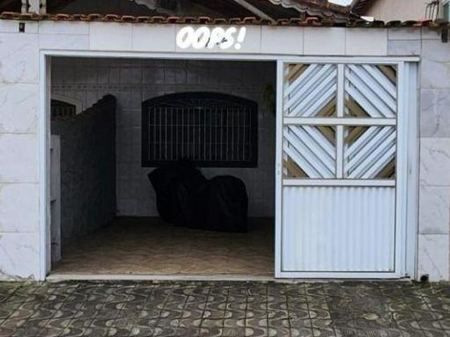 Casa à Venda em Maracanã, Praia Grande SP