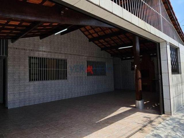 Casa à Venda em Maracanã, Praia Grande SP