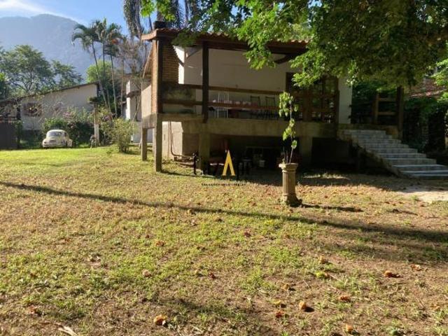 Casa à venda em Maresias com 2 residências independentes