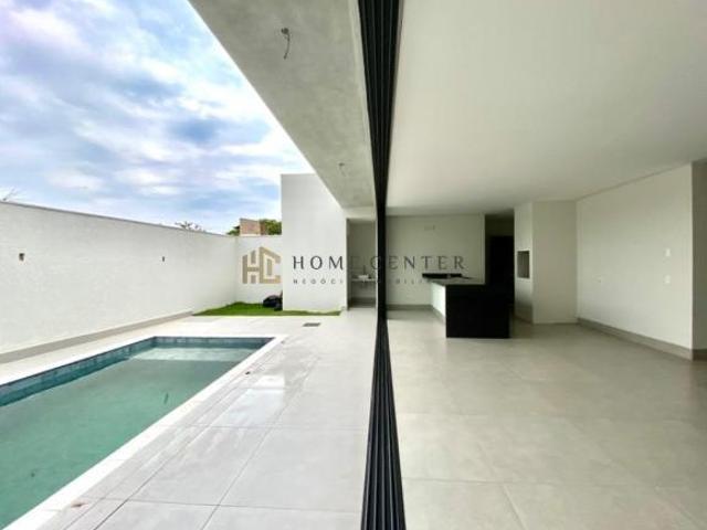 Casa à venda em Maringá, Zona 05, com 3 suítes, com 201 m²
