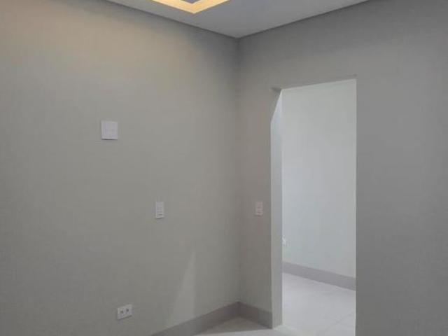 Casa à venda em Maringá, Jardim Espanha, com 3 quartos, 149 m², com piscina aquecida e alto padrão