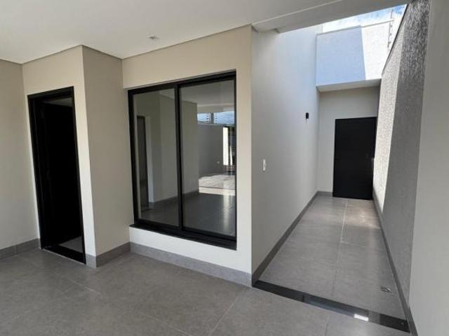 Casa à venda em Maringá, Jardim Mediterrâneo, com 3 quartos, 146 m², piscina com hidromassagem e 4 v