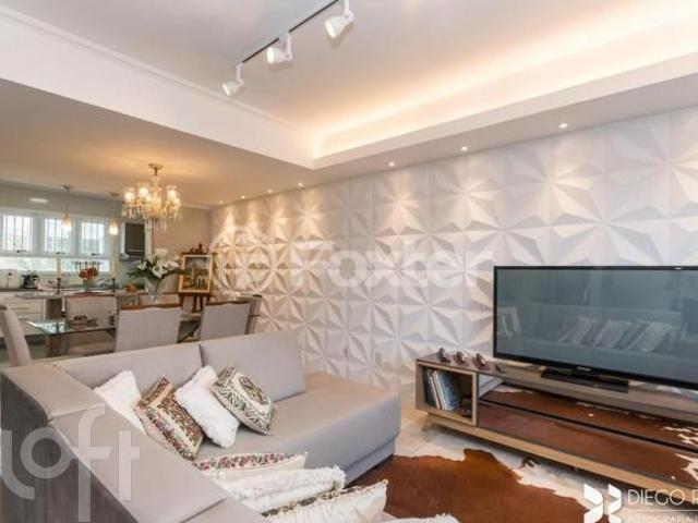 Casa à venda em Mário Quintana com 250 m², 4 quartos, 2 suítes, 2 vagas