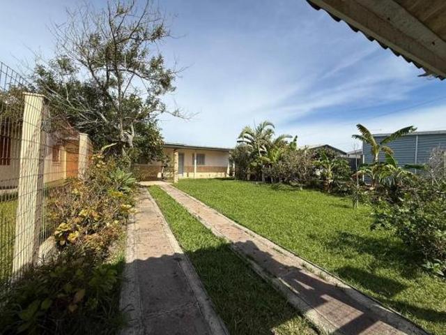 Casa à venda em Mariluz Próxima ao mar