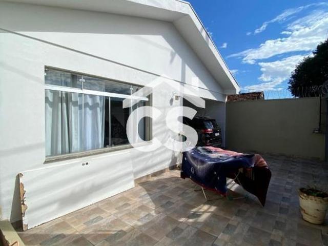 Casa à venda em Marília SP, bairro Somenzari