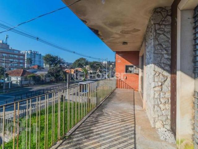 Casa à venda em Medianeira com 140 m², 4 quartos, 2 suítes, 2 vagas