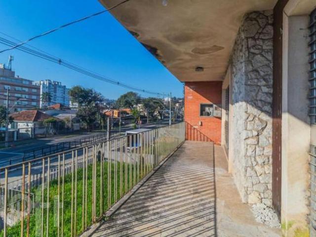Casa à venda em Medianeira com 140 m², 4 quartos, 2 suítes, 2 vagas