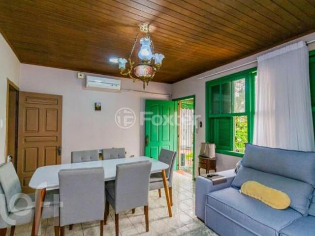 Casa à venda em Medianeira com 190 m², 3 quartos, 2 vagas