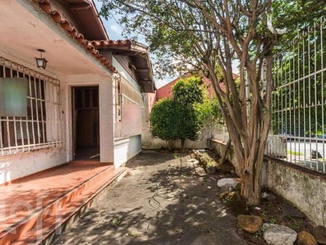 Casa à venda em Medianeira com 190 m², 4 quartos, 3 vagas
