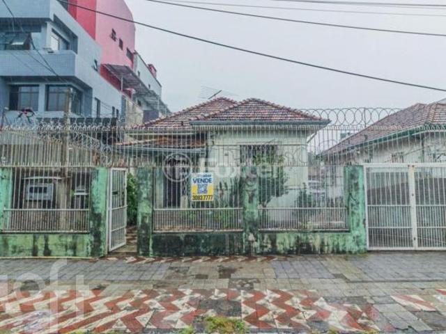 Casa à venda em Medianeira com 192 m², 4 quartos, 4 vagas
