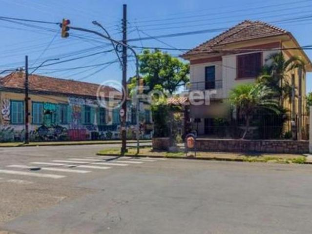 Casa à venda em Medianeira com 200 m², 3 quartos, 1 suíte, 6 vagas