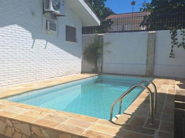 Casa à venda em Medianeira com 201 m², 4 quartos, 1 suíte, 2 vagas