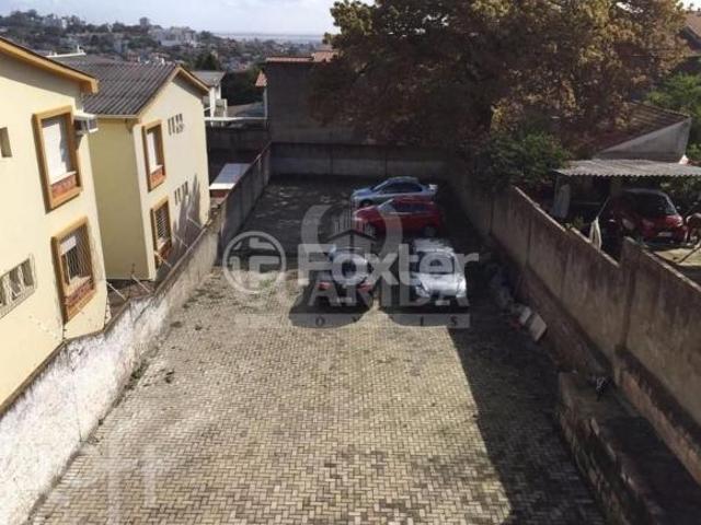 Casa à venda em Medianeira com 225 m², 3 quartos, 2 suítes