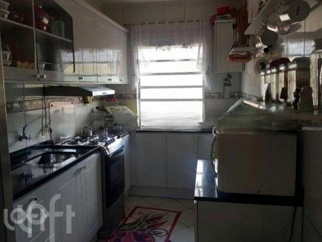 Casa à venda em Medianeira com 244 m², 4 quartos, 1 suíte, 2 vagas