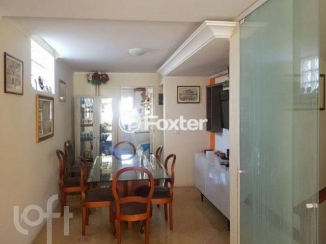 Casa à venda em Medianeira com 244 m², 4 quartos, 1 suíte, 2 vagas