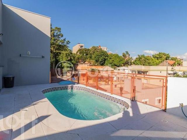 Casa à venda em Medianeira com 308 m², 2 quartos, 2 suítes, 5 vagas