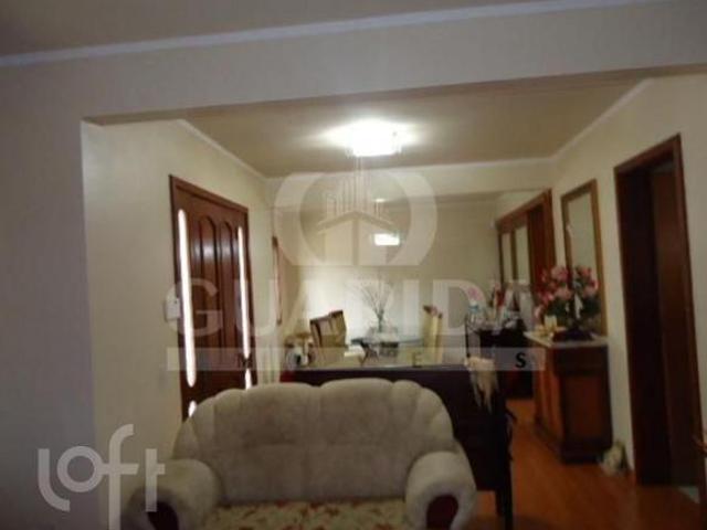 Casa à venda em Medianeira com 342 m², 3 quartos, 1 suíte, 4 vagas