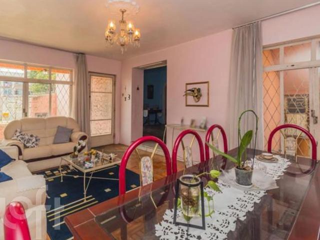 Casa à venda em Medianeira com 438 m², 4 quartos, 2 vagas