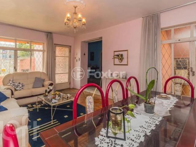 Casa à venda em Medianeira com 438 m², 4 quartos, 2 vagas