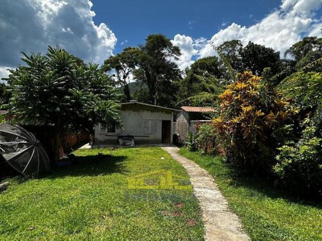 Casa a venda em meio a natureza em Boicucanga