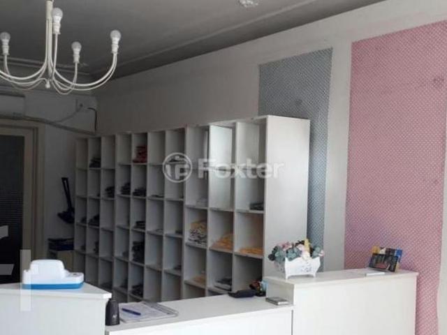 Casa à venda em Menino Deus com 250 m², 4 quartos, 1 suíte, 3 vagas