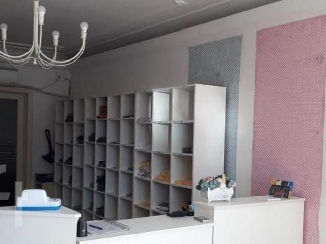 Casa à venda em Menino Deus com 250 m², 4 quartos, 1 suíte, 3 vagas