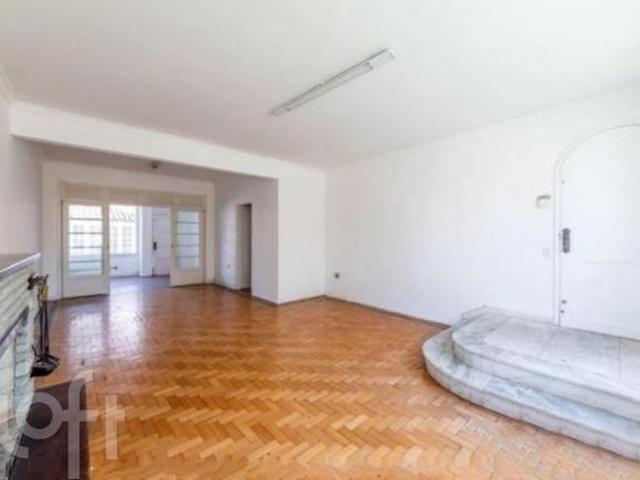 Casa à venda em Menino Deus com 286 m², 3 quartos, 1 suíte, 3 vagas